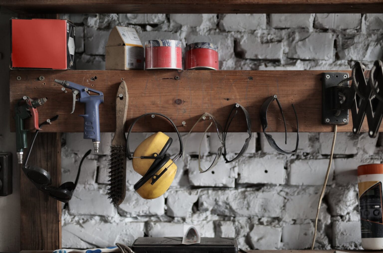 12 Great Ideas to Keep Your Garage Clean & Organized When Downsizing