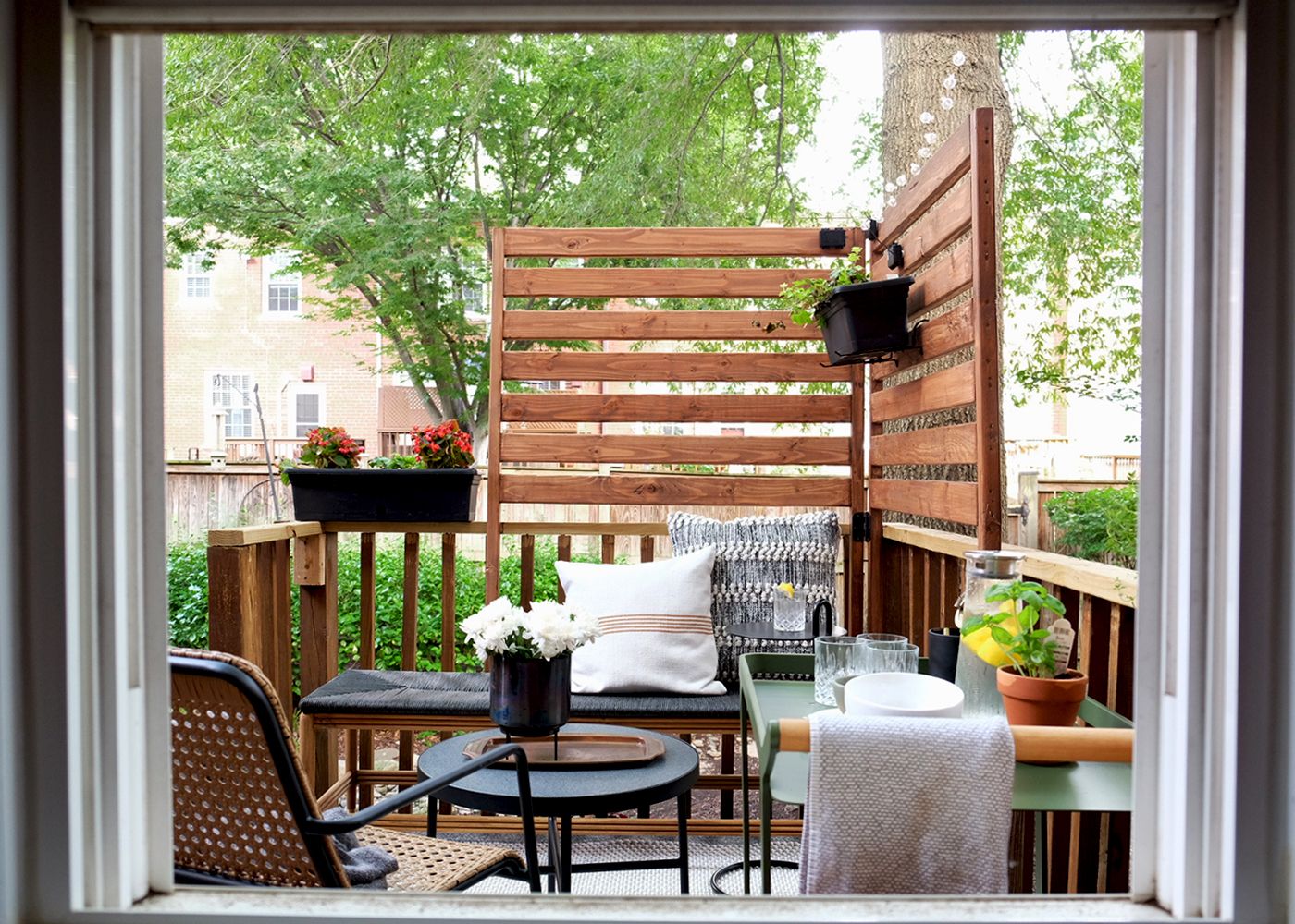 Balcony Breakfast Nook Ideas To Design An Elegant Outdoor Dining Area!