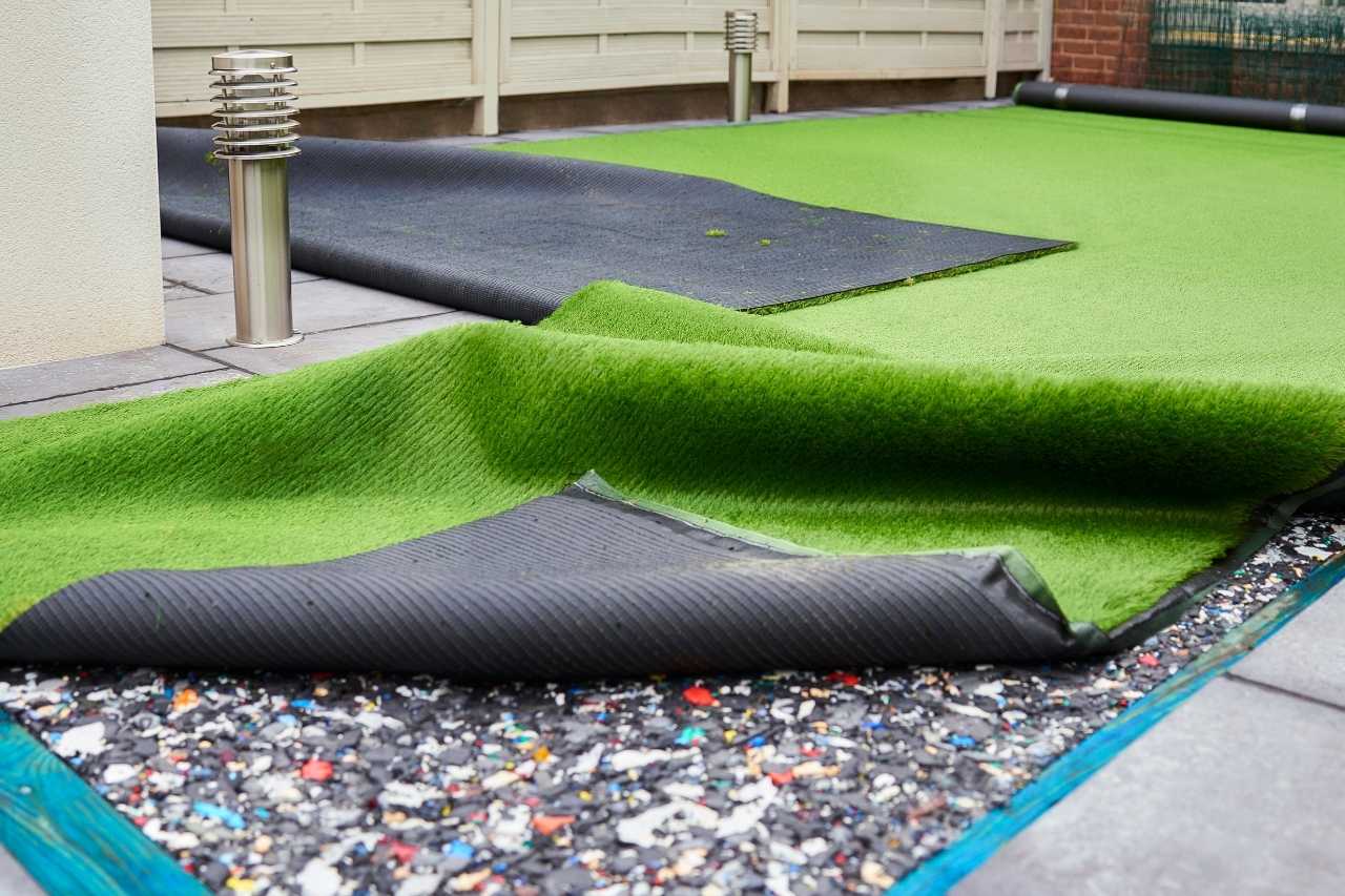 How To Choose The Best Fake Grass For Yards