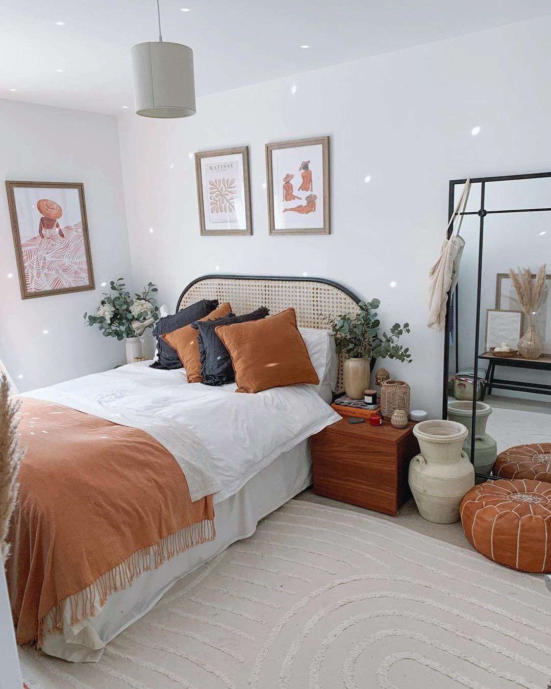 How To Make Trendy Yet Relaxing Dorm Room!