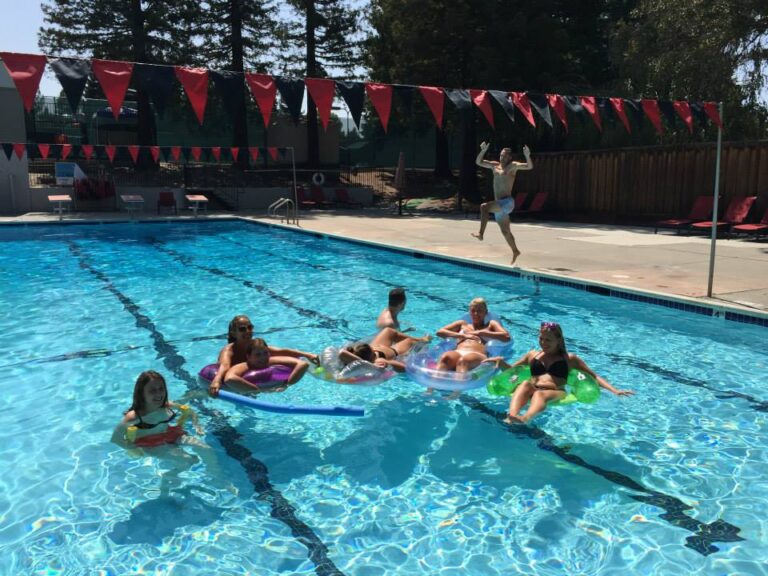 5 Tips To Host A Great Pool Party