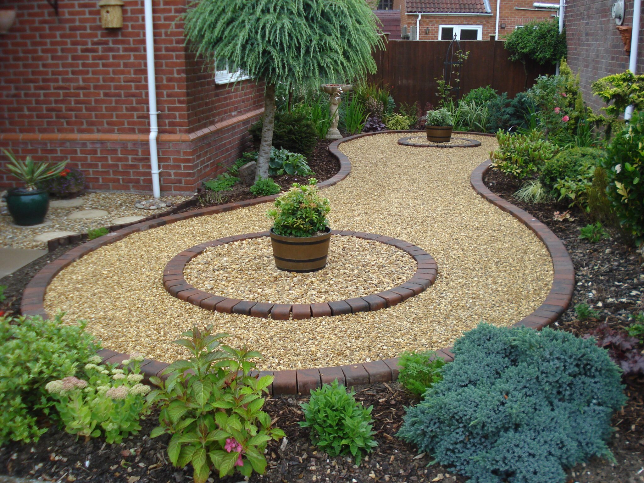 14 Strategies For A Stunning, Low-Maintenance Landscape Design