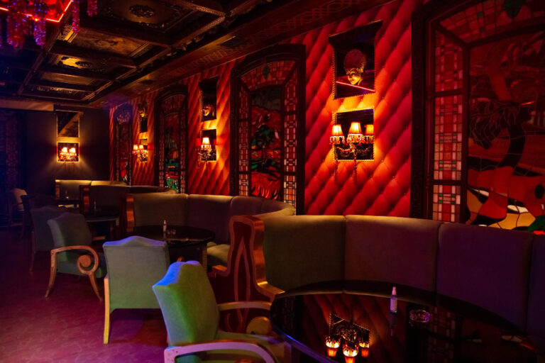 How Nightclub Interior Designers Blend Sound, Space, and Style